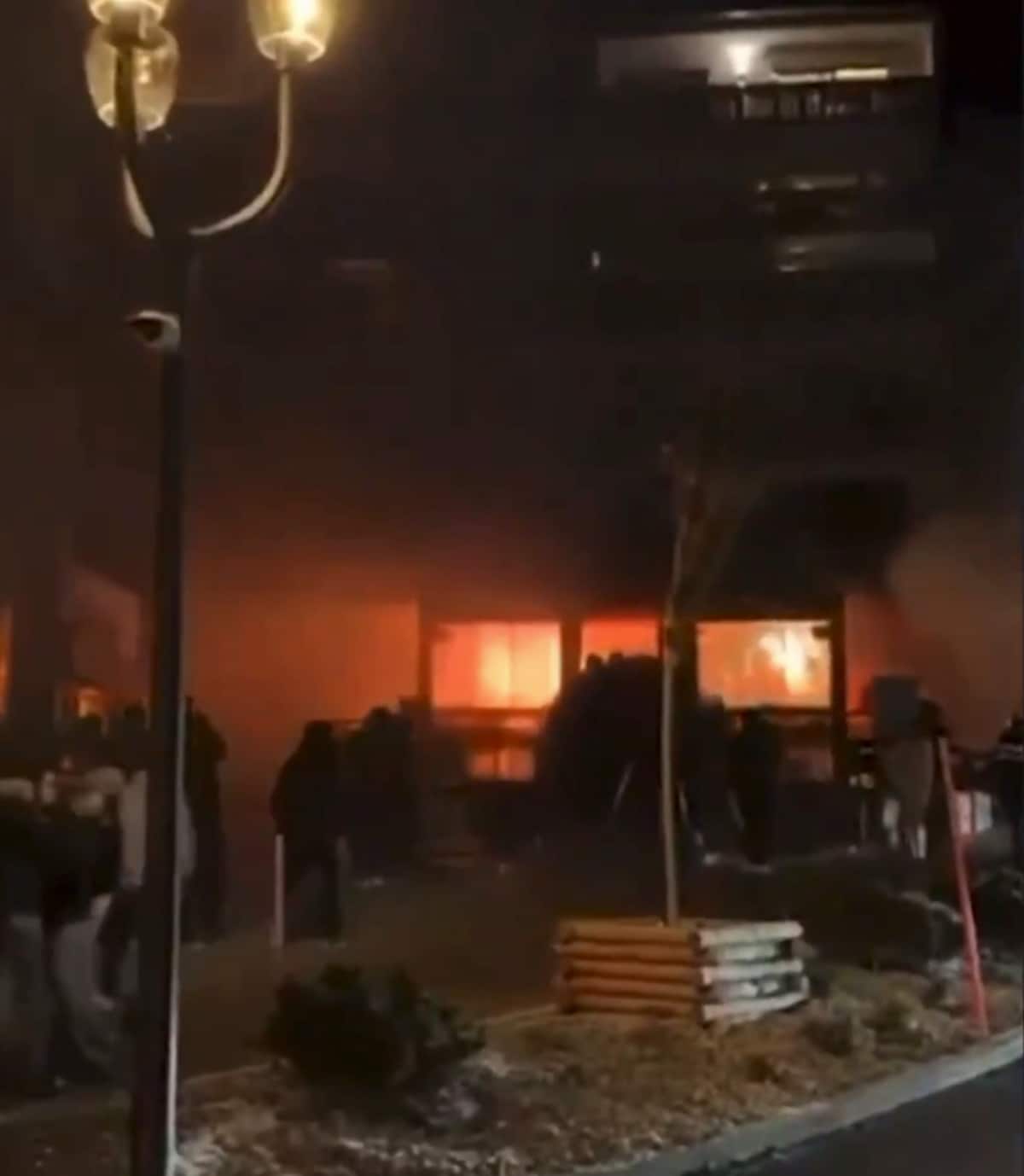 Qu’est-ce que le “flashover”, ce phénomène qui a rendu l’incendie de ...