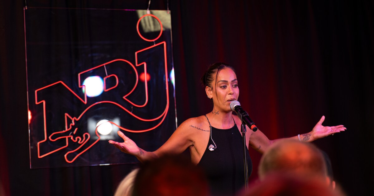 Du chant, des blagues et une folle envie de devenir sa copine: Amel Bent nous séduit en live ...