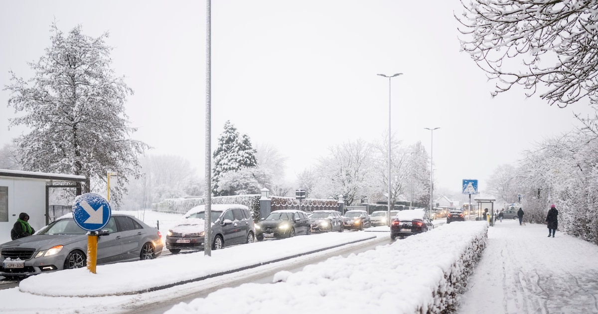 Des centaines de kilomètres de file à cause de la neige: à quoi s ...
