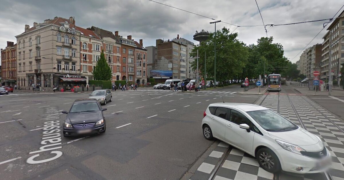 Entre 50 et 100 gilets jaunes sont rassemblés place Meiser | Home ...