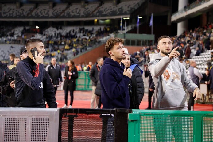 Les Diables Rouges inquiets recherchent leurs proches dans les tribunes ...