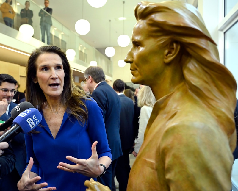 Un buste de Sophie Wilmès inauguré à la Chambre: “Vous avez marqué l ...