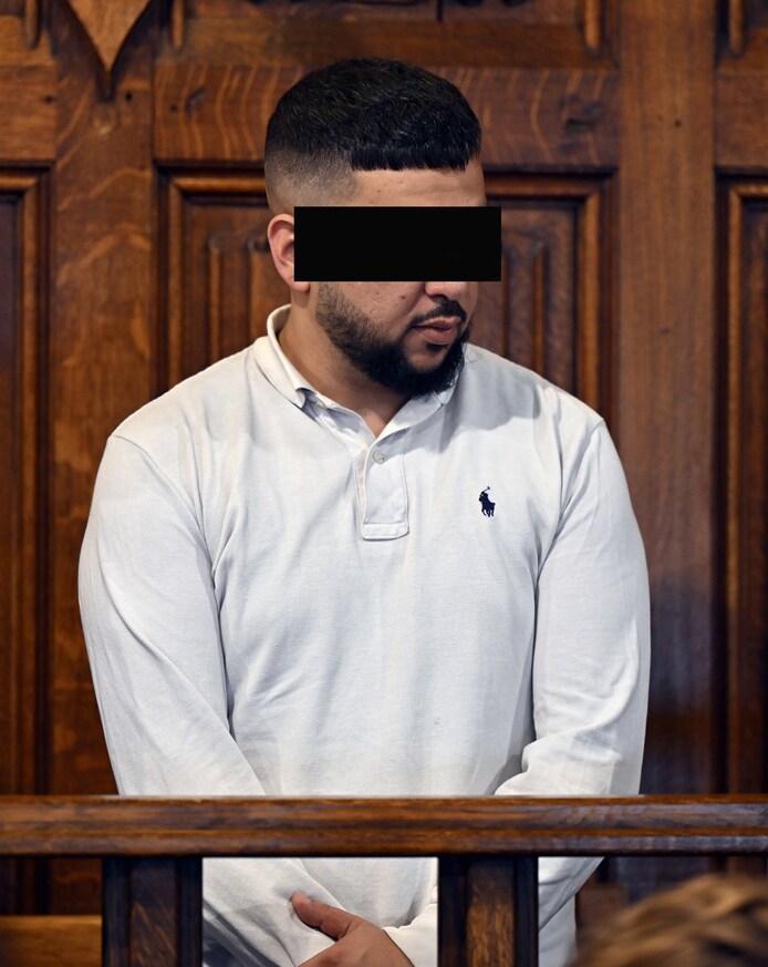 Omar Ettaleb coupe son bracelet électronique et fuit en plein procès ...