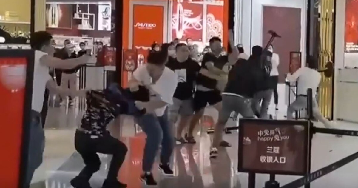 Une bagarre éclate dans un centre commercial après qu’un groupe dépasse ...