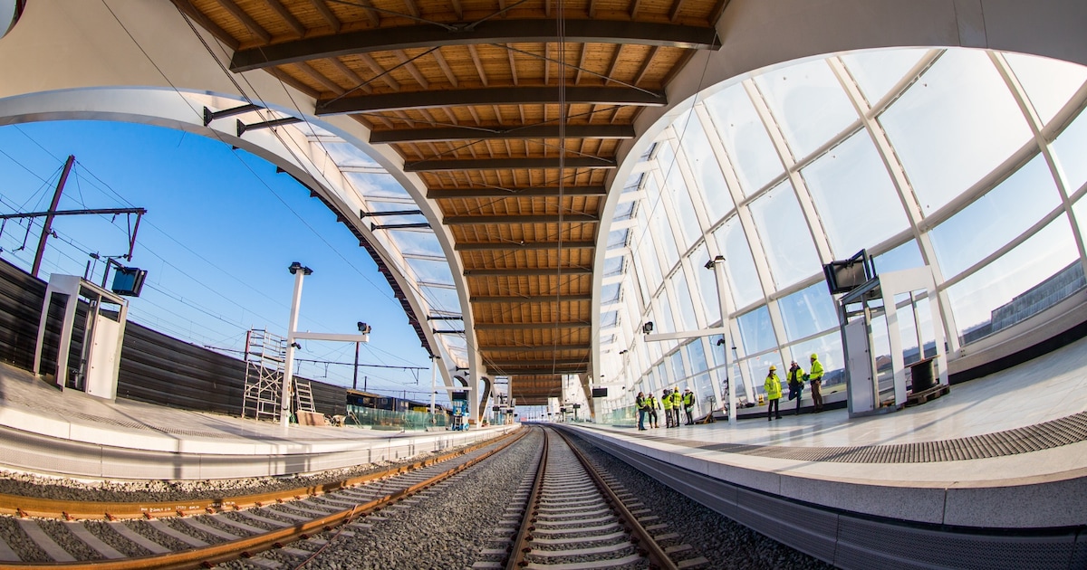 Malines veut rendre toutes ses gares non-fumeur | 7sur7.be
