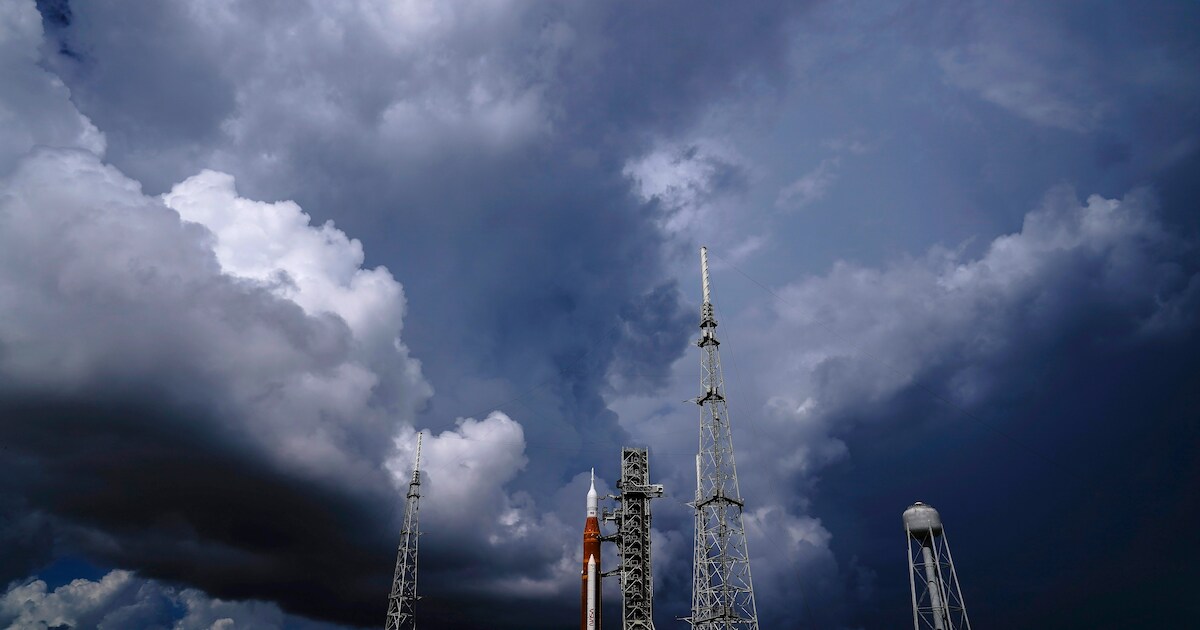 Le décollage de la méga-fusée pour la Lune prévu mardi annulé à cause d ...