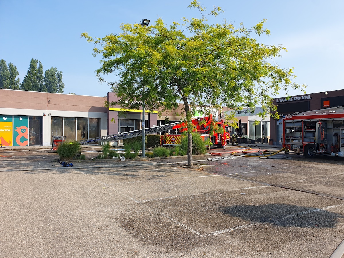 Incendie criminel dans le zoning de Ben-Ahin: “Des bidons d’essence ont été jetés par le toit ...