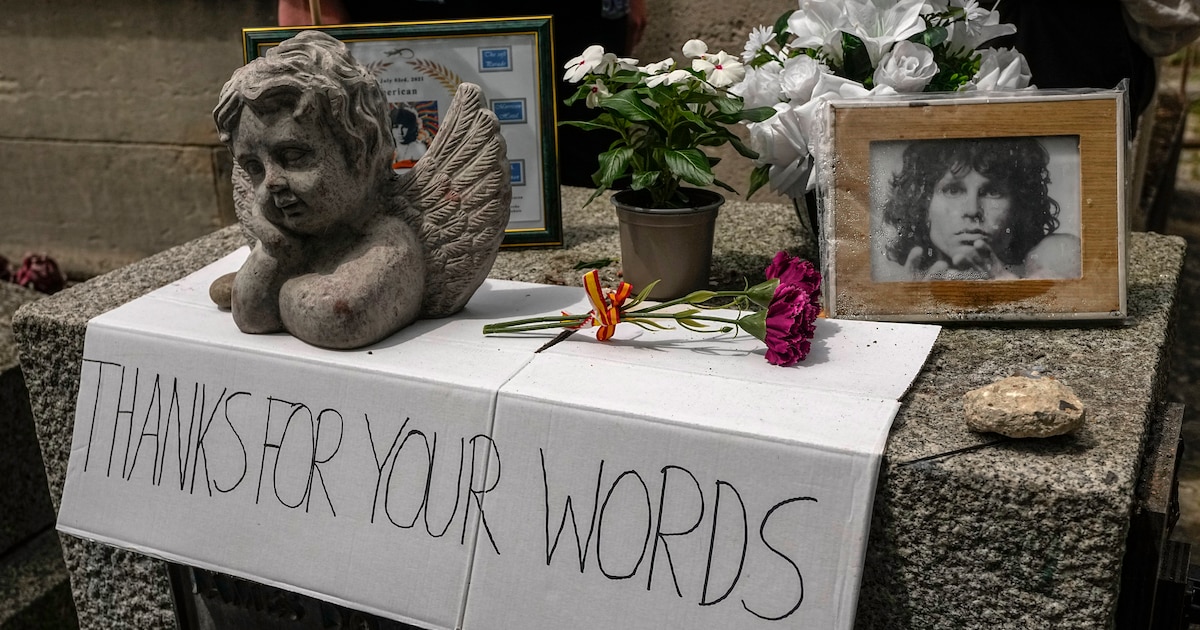 La tombe de Jim Morrison au Père-Lachaise attire toujours autant les ...