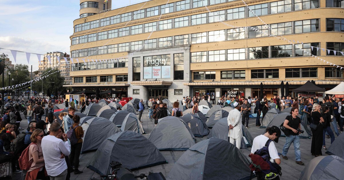 Une bagarre éclate sur le campement de demandeurs d’asile de la place ...