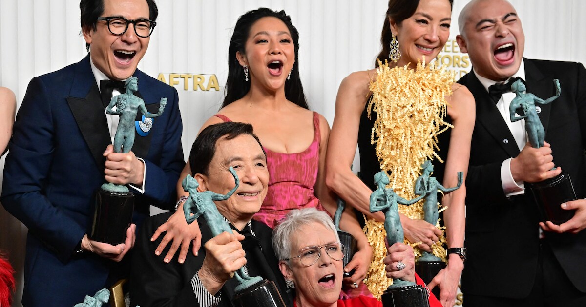 La comédie “Everything Everywhere All At Once" domine largement les SAG ...