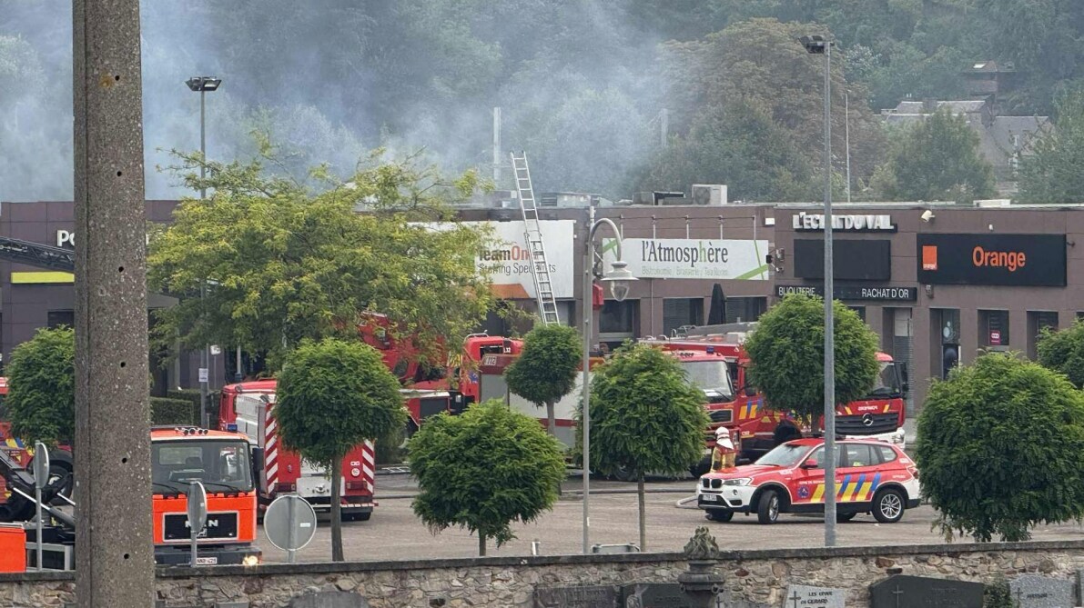 Incendie criminel dans le zoning de Ben-Ahin: “Des bidons d’essence ont été jetés par le toit ...