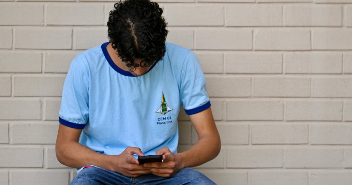 Faut-il interdire les réseaux sociaux pour les mineurs? Le débat qui ...