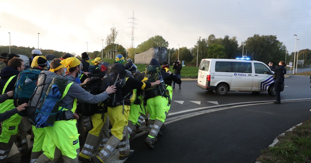 Un millier de militants lancent une action de blocage des sites de ...