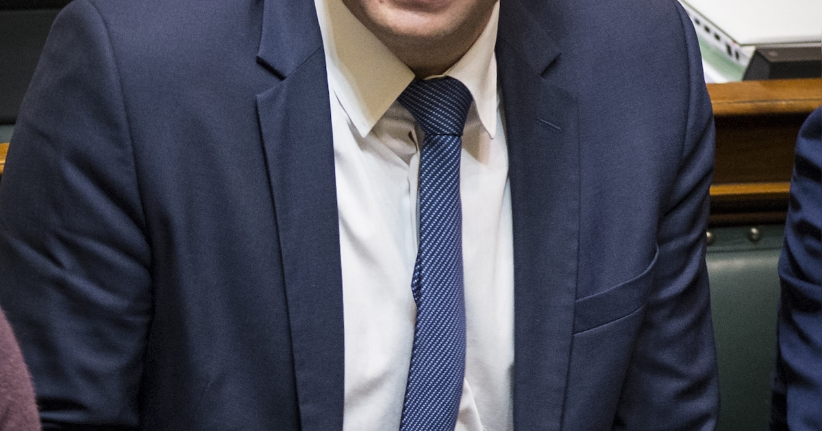 "Aziz" de "Dikkenek" réclame la démission de Francken | 7sur7.be