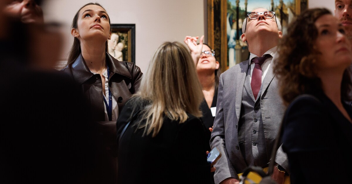 Une étrange séance d’hypnose dans un musée: début de mission étonnant ...