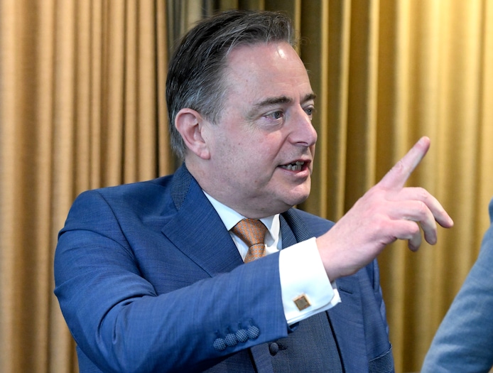 Bart De Wever poursuit les entretiens bilatéraux sur la note socio ...