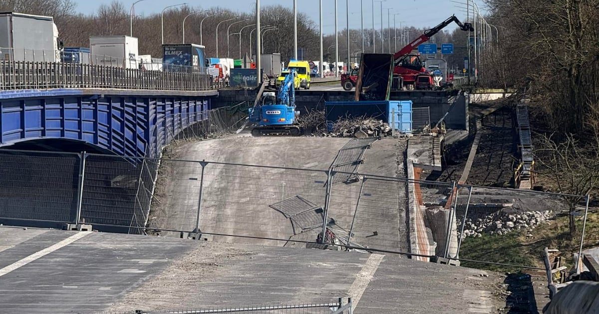 Un pont s'effondre à Houdeng: un travailleur est décédé, la vidéo de la ...