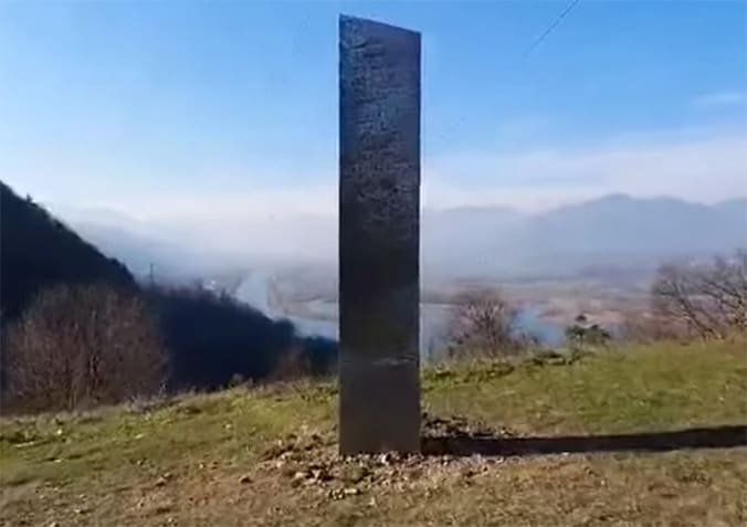 Nouvelle apparition d’un étrange monolithe en Roumanie | 7sur7.be