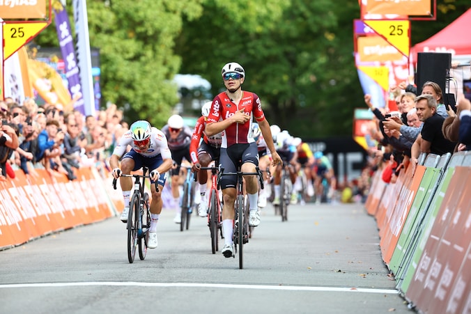 Un sprint de patron et une nouvelle victoire: Arnaud De Lie s’adjuge le ...
