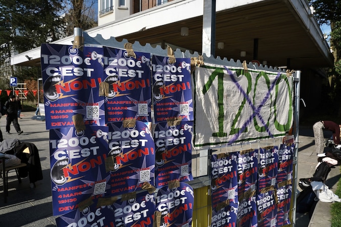 “1.200 euros, c’est non!”: mobilisation à l’ULB contre la hausse du ...