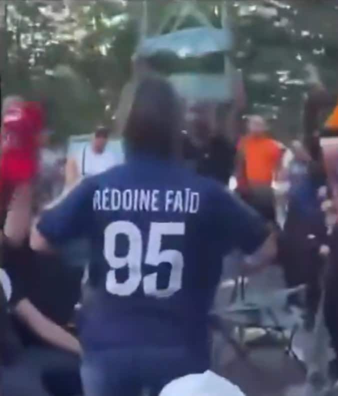 Une élue de la région parisienne filmée avec un maillot embarrassant du ...