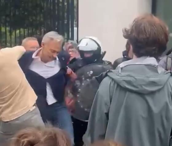 Yvan Verougstraete pris à partie par des manifestants, la séance ...