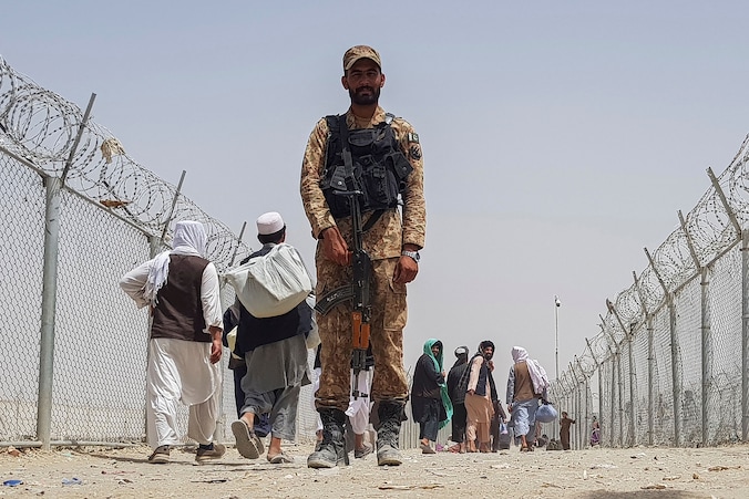 Le Pakistan confirme des frappes à la frontière avec l’Afghanistan: 26 ...