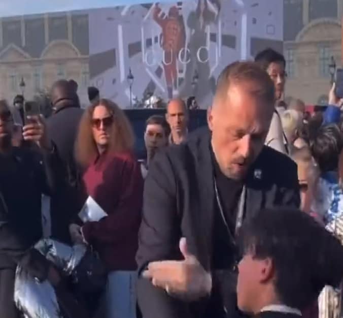 Un enfant de 13 ans giflé par un agent de sécurité à la Fashion Week de ...