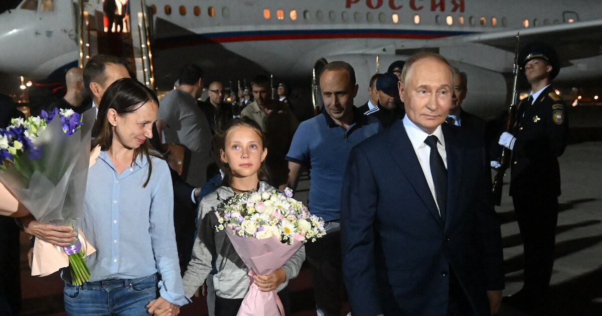“Buenas noches” : les enfants d’espions russes apprennent leur ...