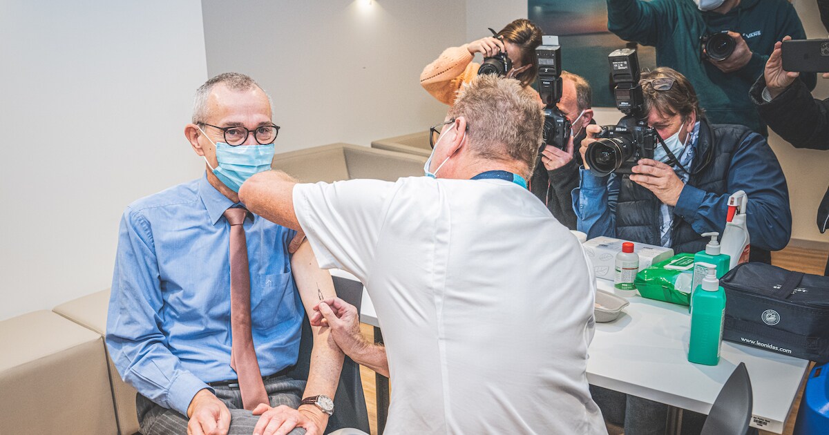 Vandenbroucke donne le coup d'envoi de la campagne de vaccination ...