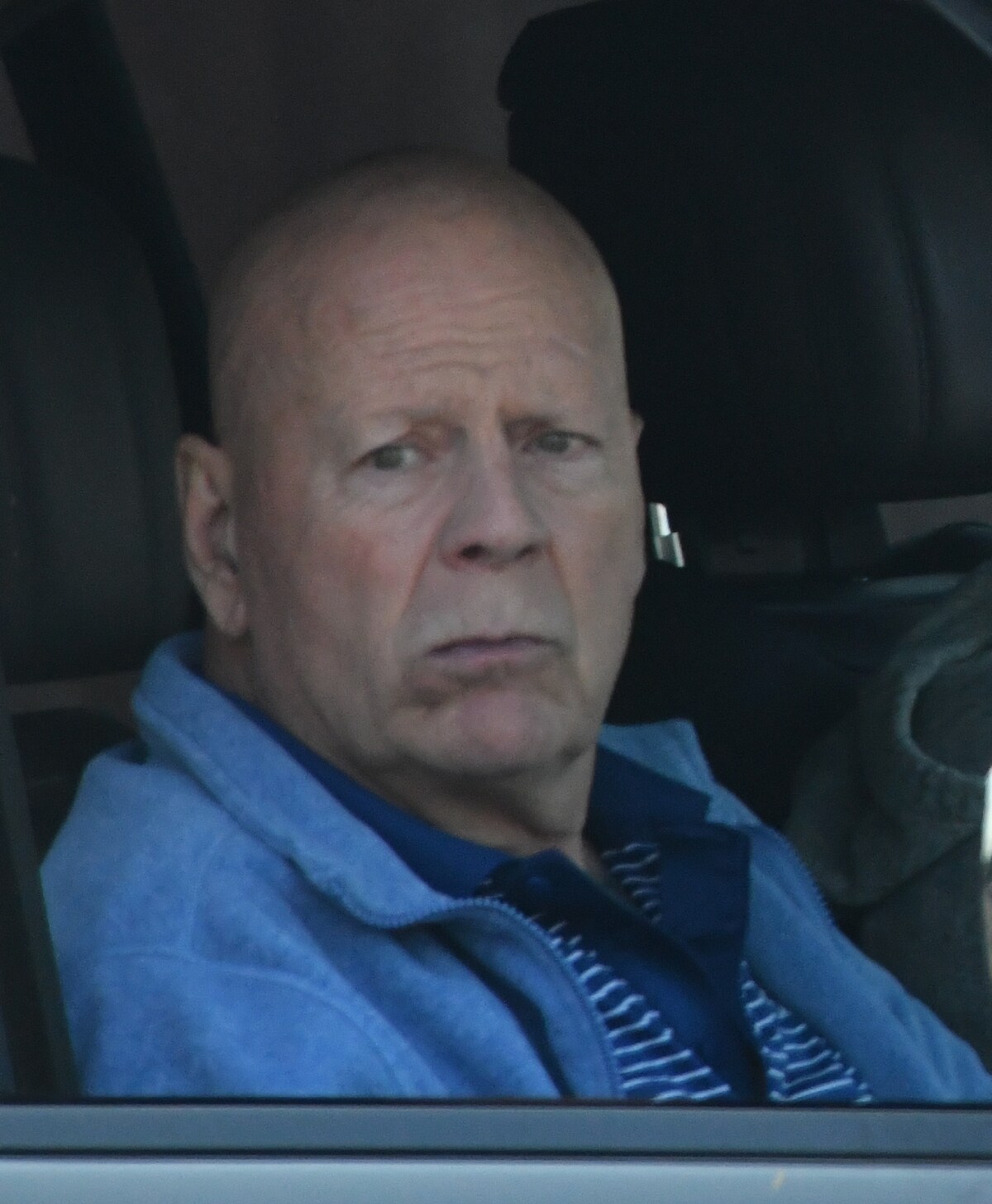Bruce Willis ne peut plus marcher seul: “Les soins deviennent très ...