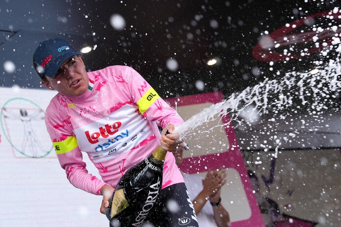 Jarno Widar, le nouveau phénomène du cyclisme belge, jure fidélité à ...