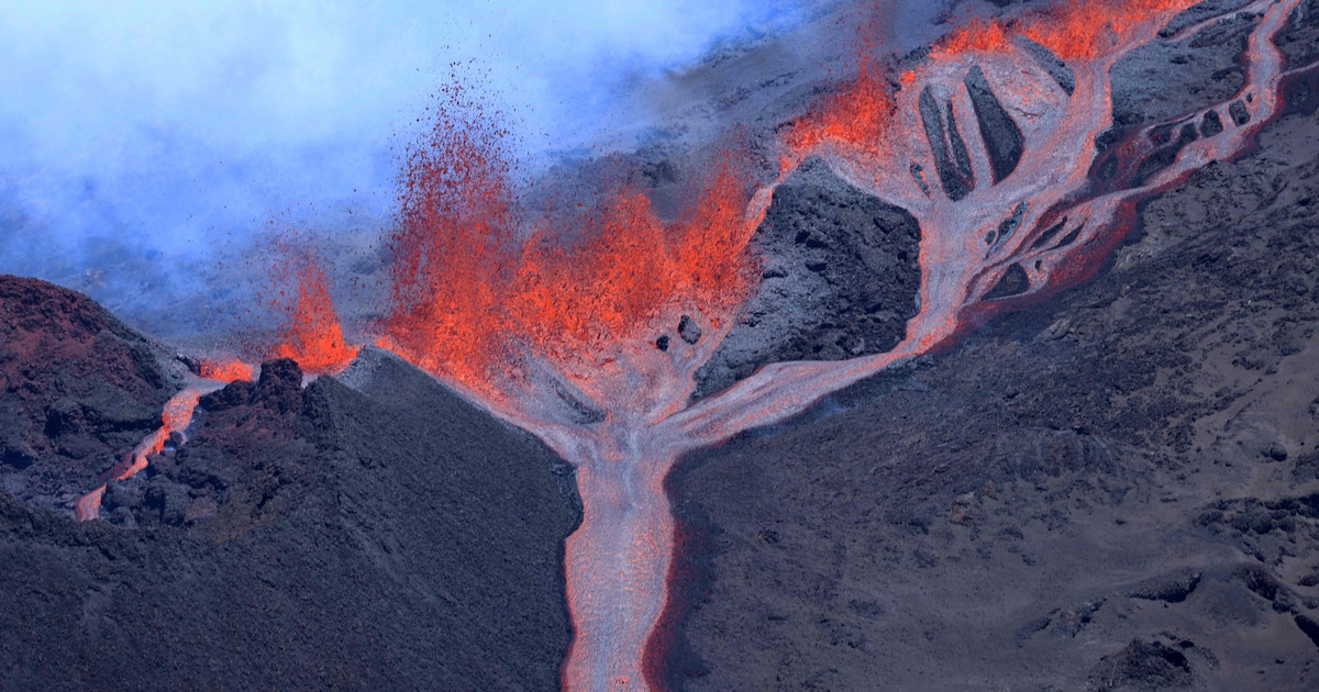 Le Piton de la Fournaise à nouveau en éruption à La Réunion | 7sur7.be