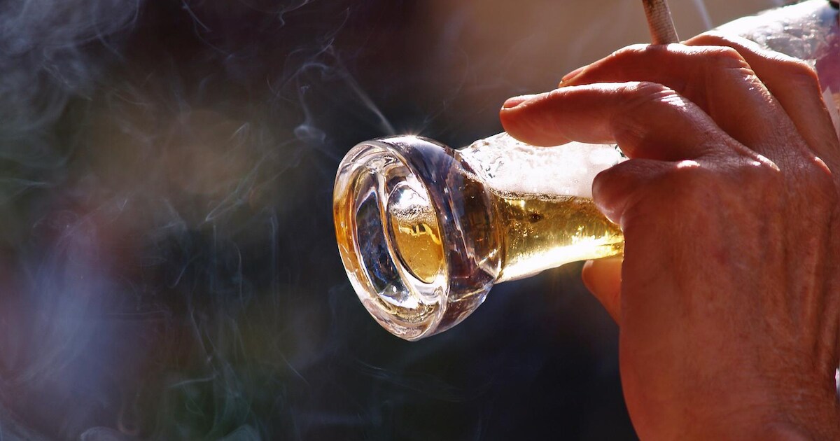 Pourquoi l'alcool donne-t-il envie de fumer? | 7sur7.be