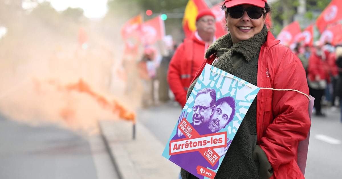 LIVE: Des milliers de manifestants affluent sur le boulevard roi Albert ...